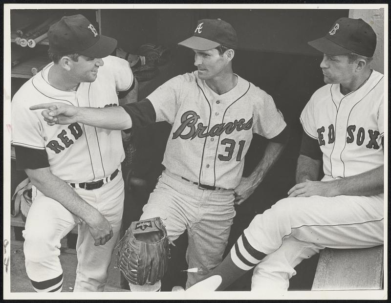 Reunion With Old Mates – Gary Geiger of Braves points to his old ...