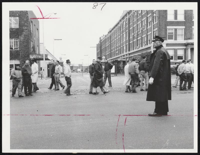 Peaceful Lynn Picketing-All was serene on the picket lines outside the ...