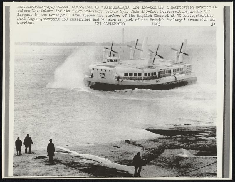 East Cowes, Isle of Wight, England: The 165-ton SRN 4 Mountbatten ...