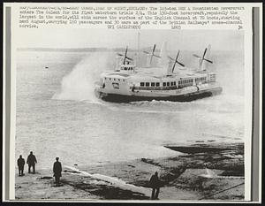 East Cowes, Isle of Wight, England: The 165-ton SRN 4 Mountbatten ...