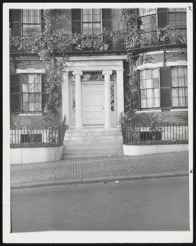 Quiet Elegance dstinguishes many of the old houses. They retain ...