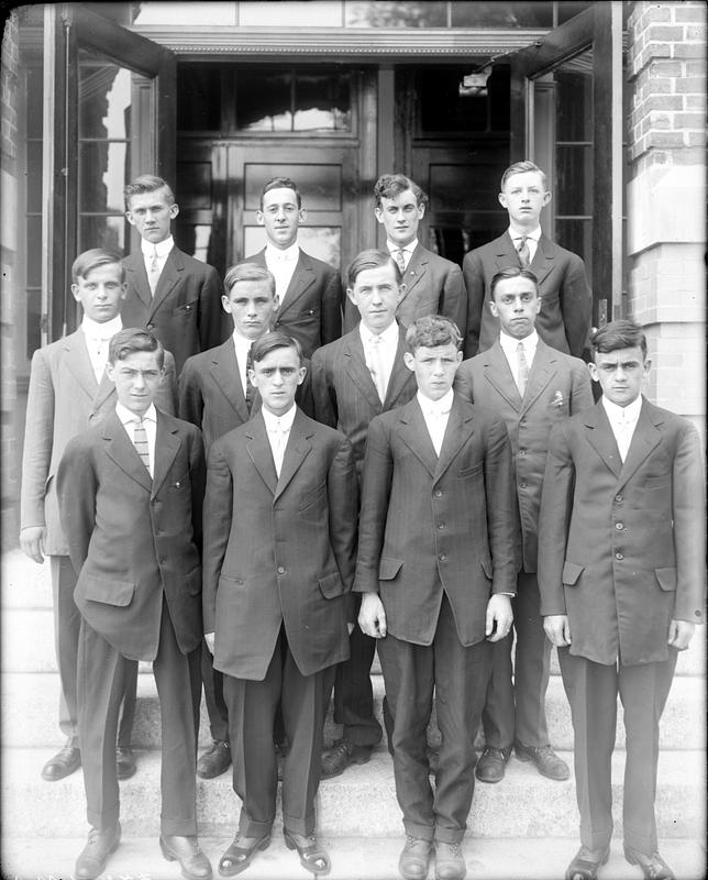 Ludlow Textile School Class of 1911 - Vertical - Digital Commonwealth