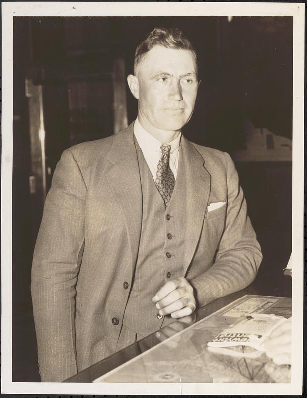 Rushes to repenting daughter - Digital Commonwealth