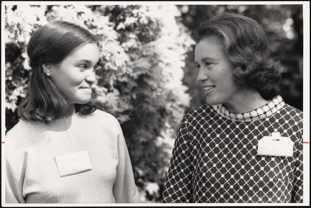 L to R: Lynda Rogers '70; Ann Gill Rogers '48 - Digital Commonwealth