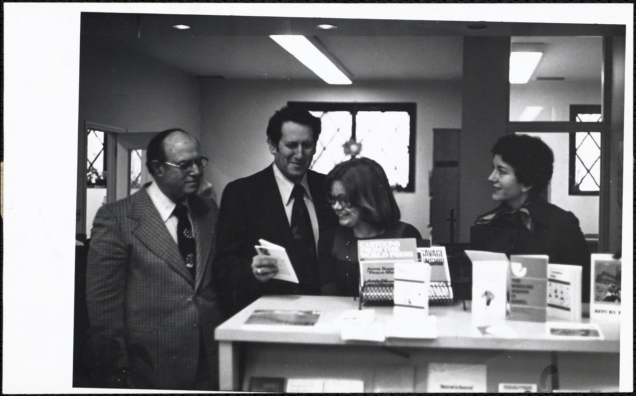 File - events 1976-77, library presentation - Digital Commonwealth