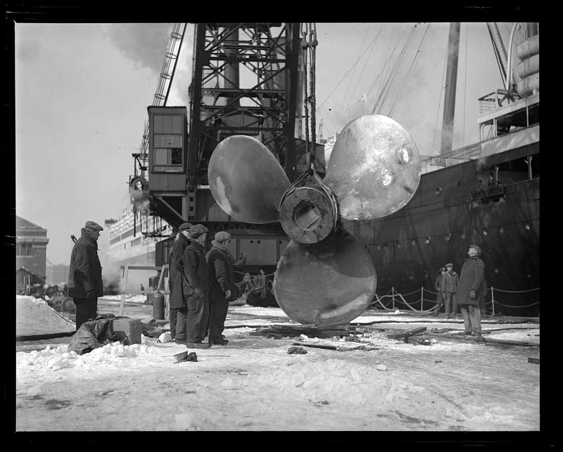 SS Leviathan gets new propeller - Digital Commonwealth