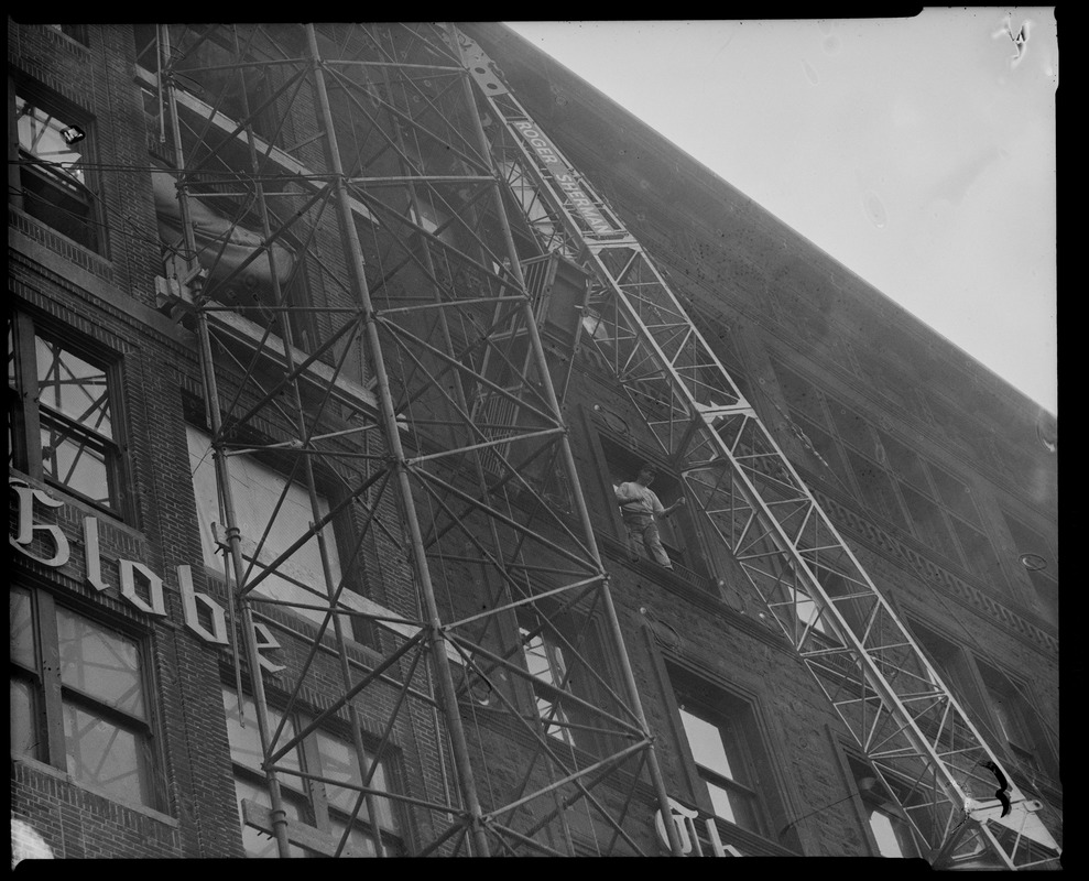 Scaffolding on the old Globe building - Digital Commonwealth