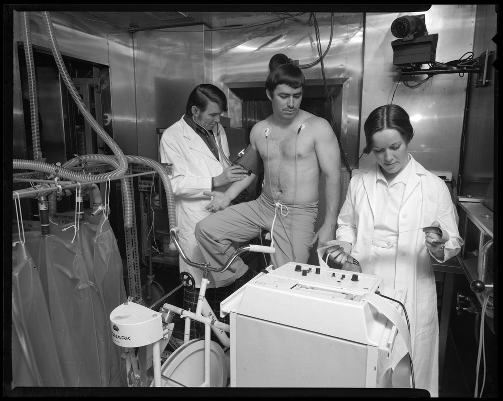 Command briefing, neg, high altitude chamber test - Digital Commonwealth