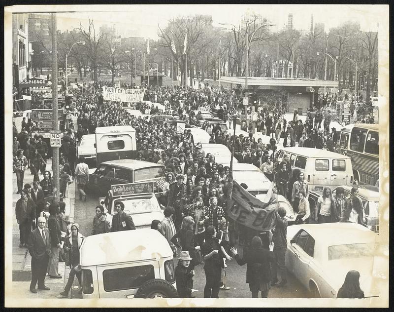 Demonstrations Anti-War 1972 - Digital Commonwealth