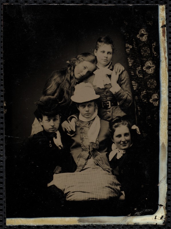 Goodman family: Miss Lillian Goodman, Miss May Tucker & her Rathbone ...