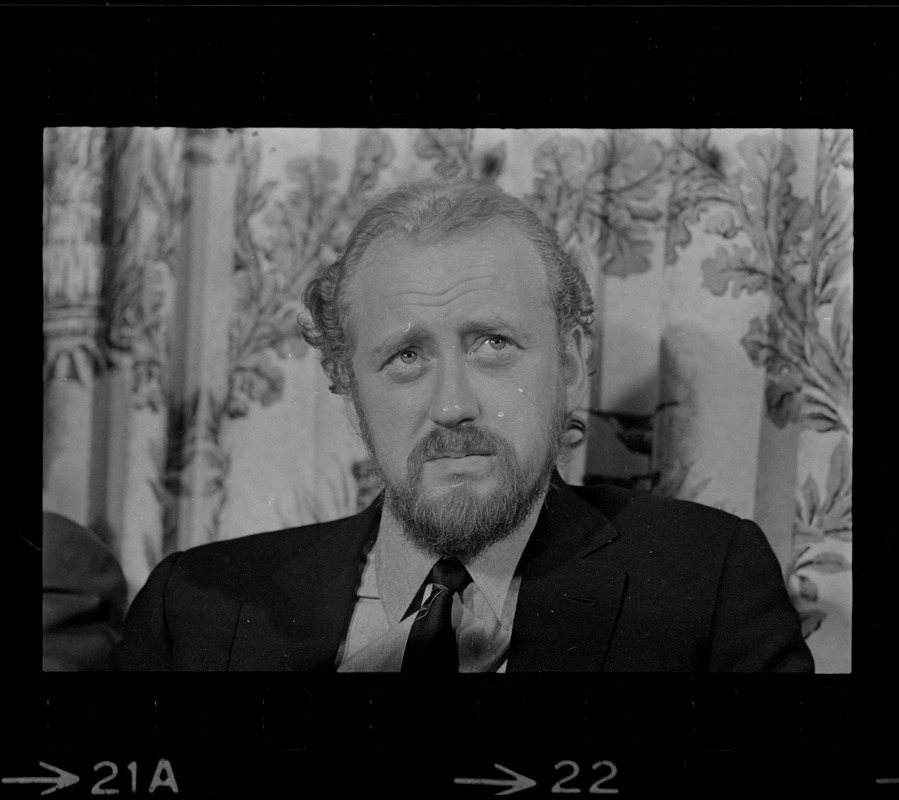 British actor Nicol Williamson makes an apology for walking off stage ...