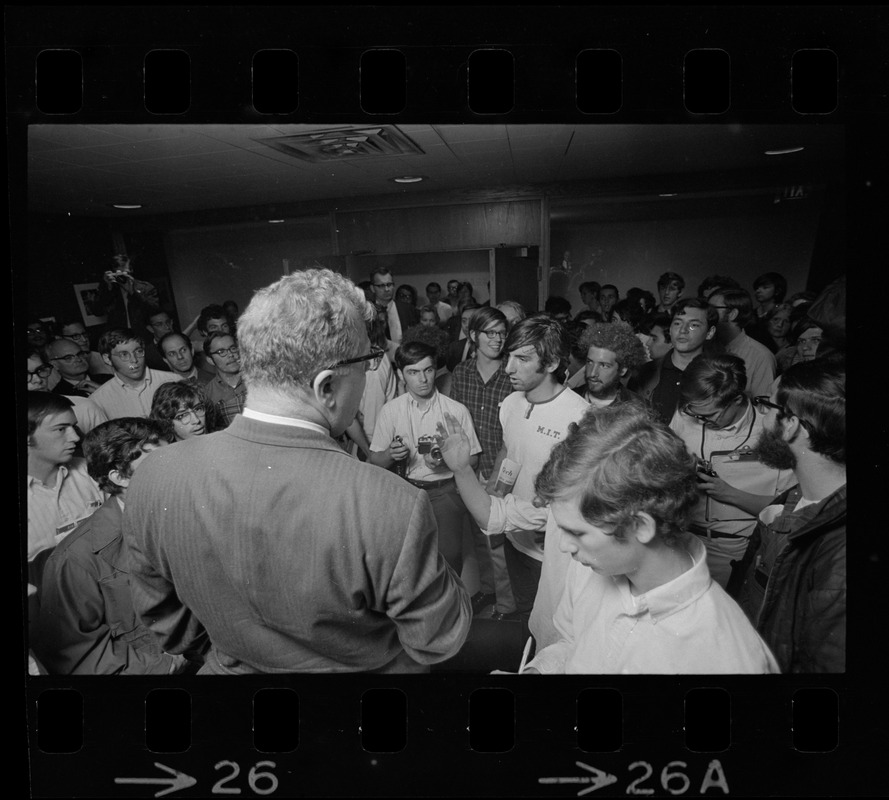 A Massachusetts Institute of Technology dean pleads with members of SDS ...