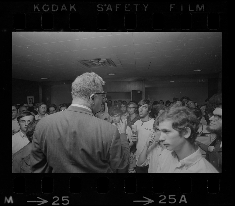 A Massachusetts Institute of Technology dean pleads with members of SDS ...