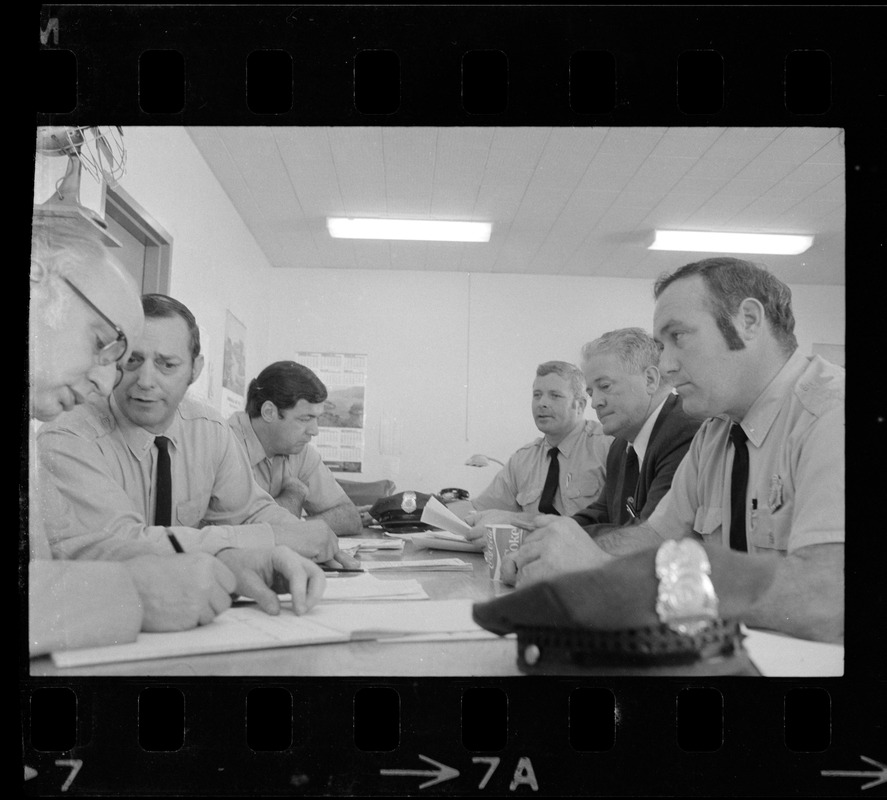 Sunday Advertiser reporter Jim Morse (far left) conducts exclusive ...