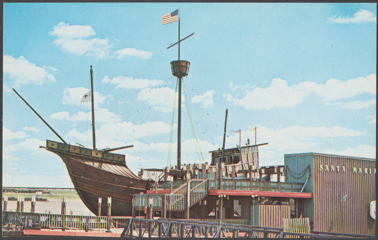 The Santa Maria at the Gateway Arch, Saint Louis riverfront - Digital ...