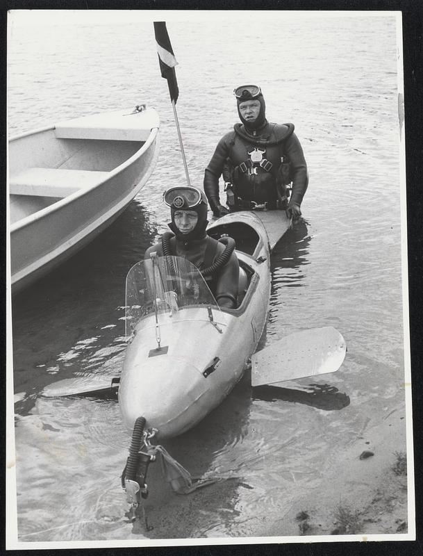 Davy Jones Divers-Arthurs Geddes in bow and Don Conroy show off new ...