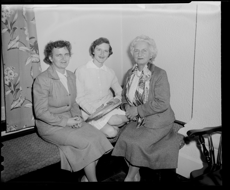 Three women - Digital Commonwealth