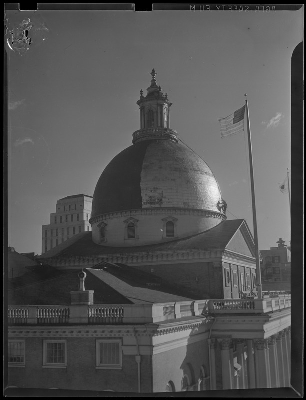 State house dome being painted over for war effort - Digital Commonwealth