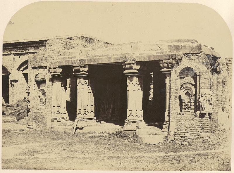 Pillared hall with tirthankara, Khajuraho - Digital Commonwealth