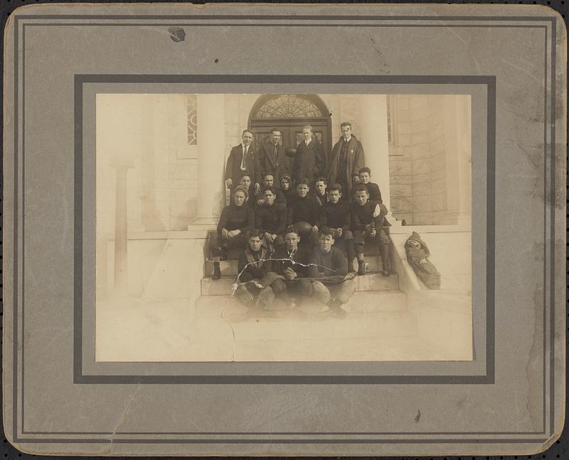 Lee High School football team on the steps of the Lee Library - Digital ...