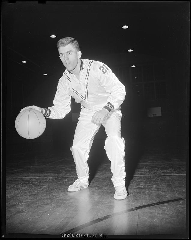 Springfield College basketball player - Digital Commonwealth