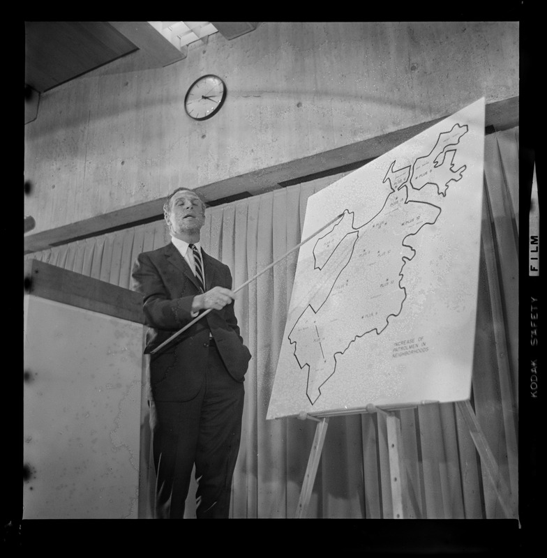 Mayor Kevin White using a visual to demonstrate increase of patrolmen ...