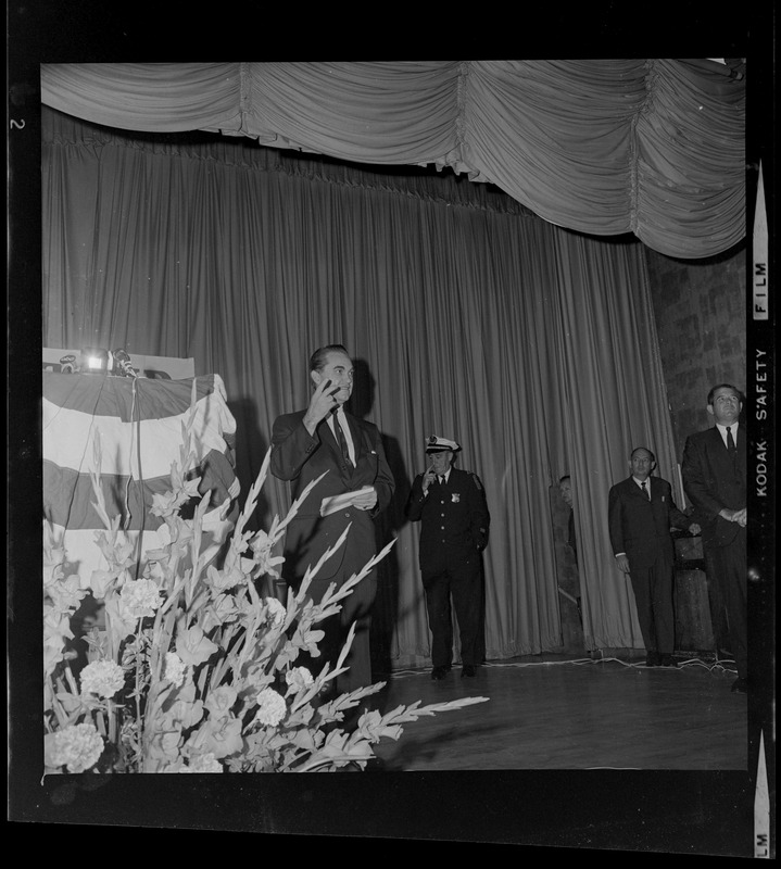 George Wallace, former governor of Alabama, preparing to speak at ...