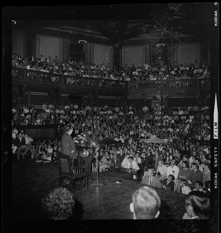 I.F. Stone addressing more than 1000 Harvard students at Sanders ...