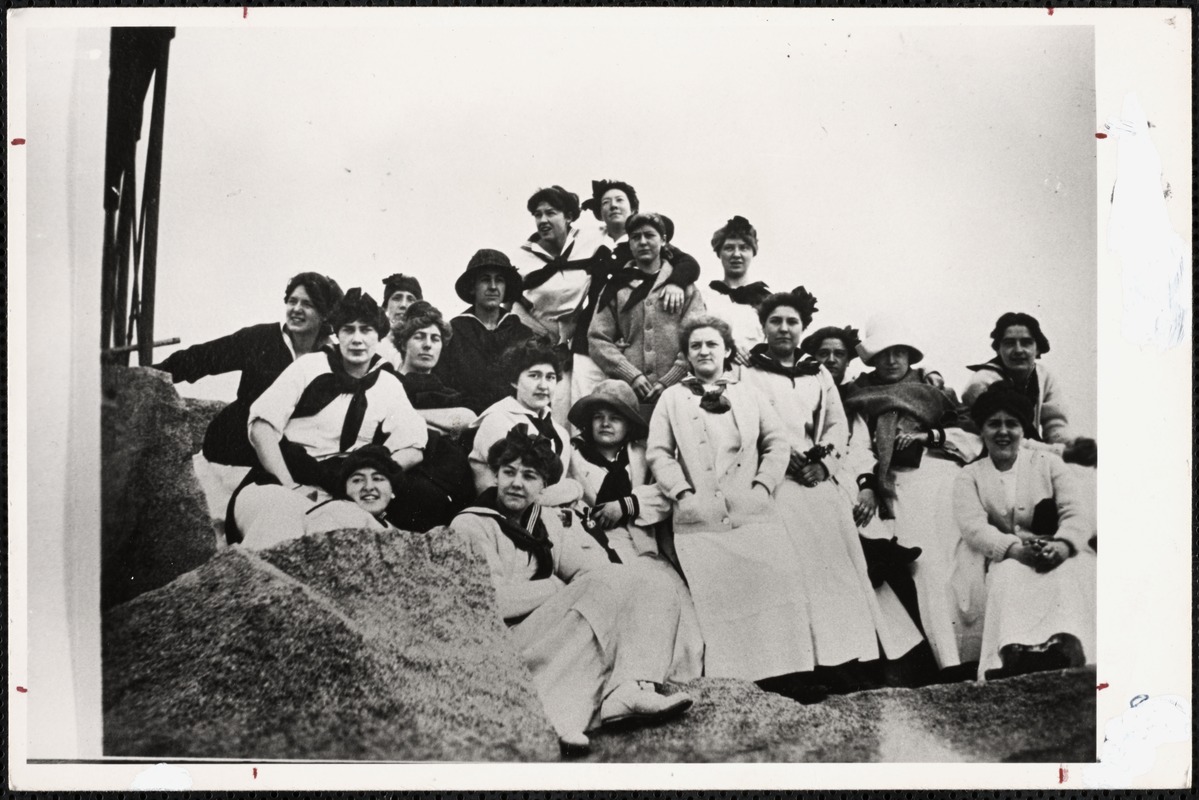 Class of 1912's fall excursion to Marblehead - Digital Commonwealth