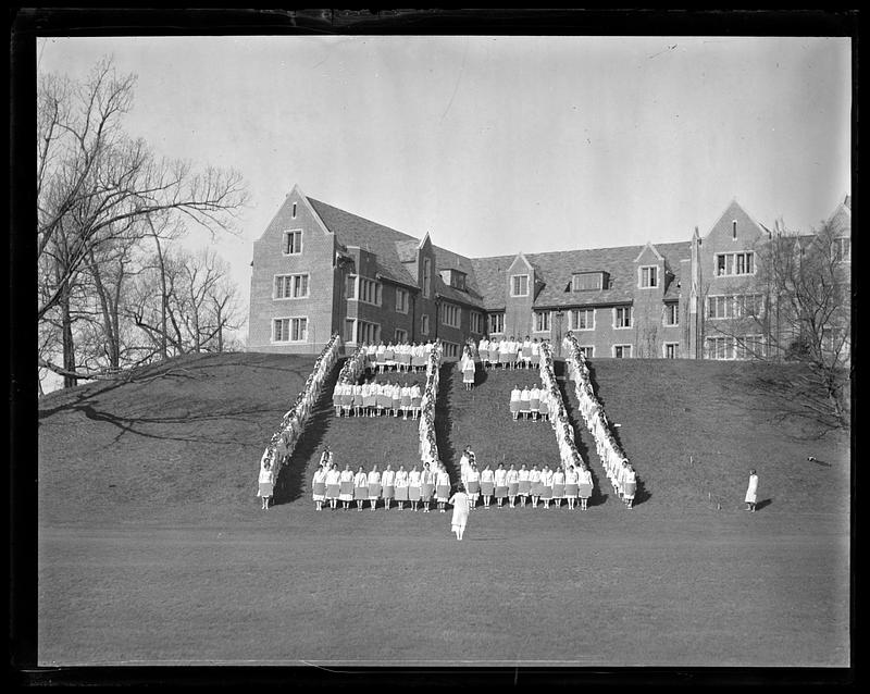 Wellesley girls form "1931" - Digital Commonwealth
