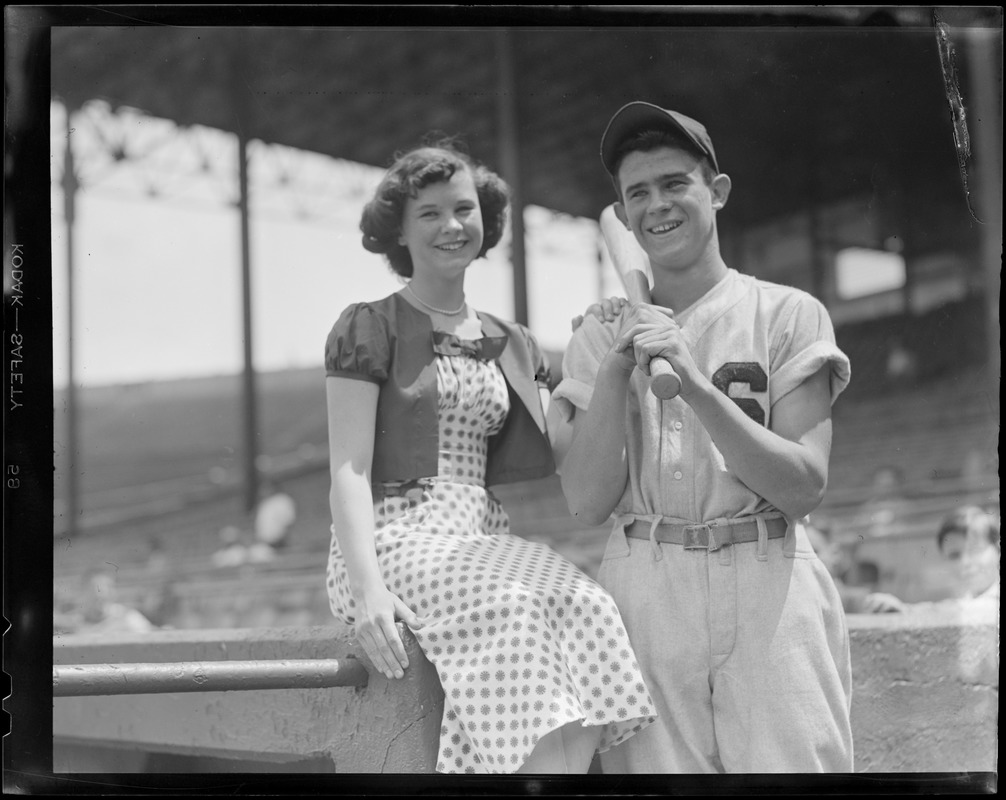 Ginny Smithers, 1500 meters Jr. free style champ, with brother, Bill ...