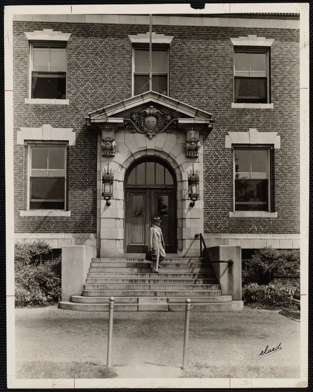 Faulkner Hospital entrance - Digital Commonwealth