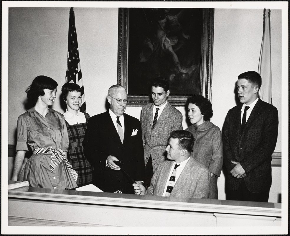 Exec. Sec. Arthur A. O'Shea explains town government to high school ...
