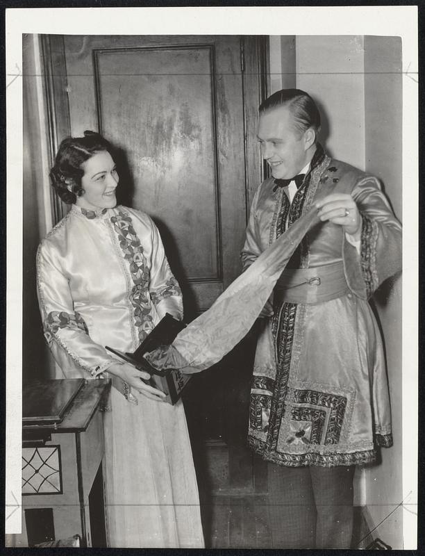 Magician's Mecca -- Mr. and Mrs. Frank Cole 2nd of Providence, R. I ...