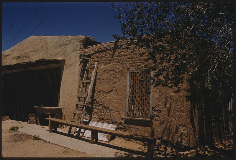 Adobe building, Arizona or New Mexico - Digital Commonwealth