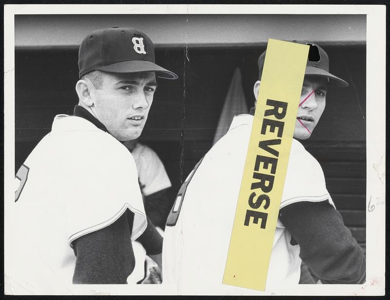 Chuck Schilling a Willie Tasby drive just to the right of second base ...