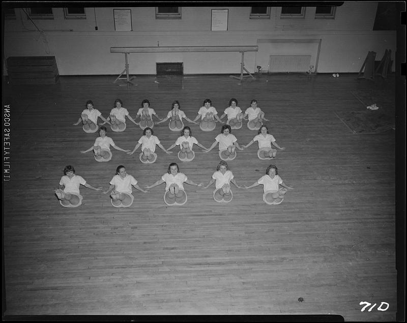 Springfield College Women's Gym Team - Digital Commonwealth