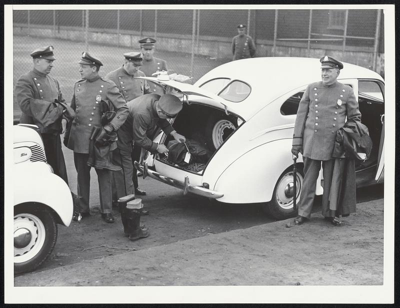 Met cops arrive at Everett strike scene Thurs May 4-39 - Digital ...