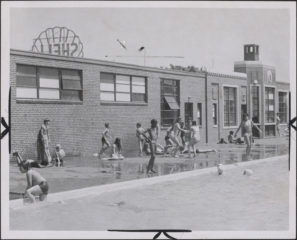 MDC Pool is enjoyed by children at Magazine Beach, Cambridge - Digital ...