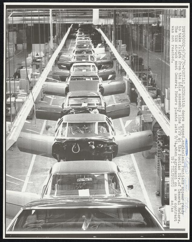 Pontiac, Mich: With doors opened, engineless Pontiacs appear ready to ...