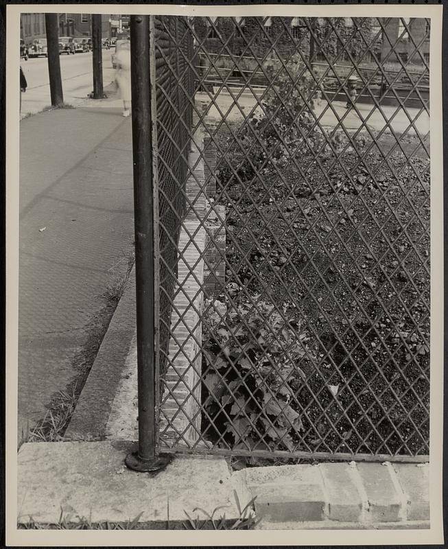 Bulge at foundation wall at Skinner mill on Dwight Street - Digital ...