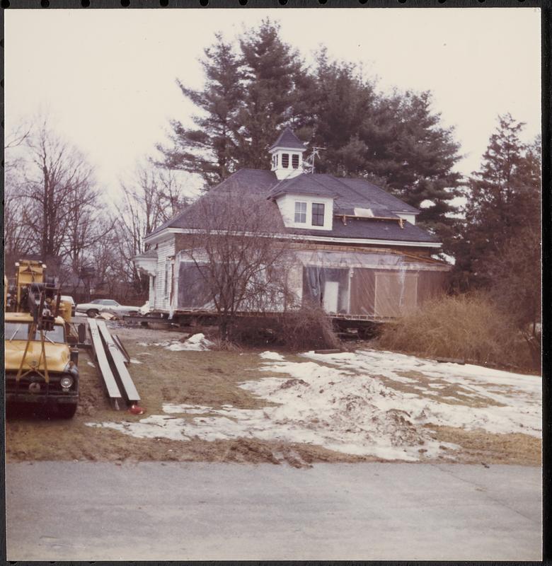 East side Elliott House being moved - Digital Commonwealth