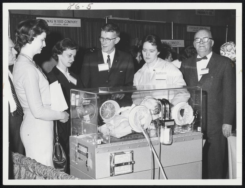 "Isolette" - Controlled heat - humidity, oxygen + rocking motion for ...