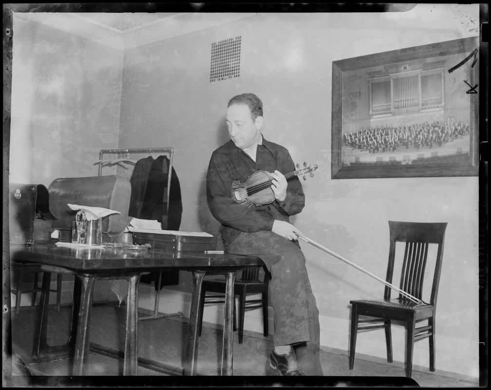 Heifetz with his violin after the rehearsal at Symphony Hall - Digital ...