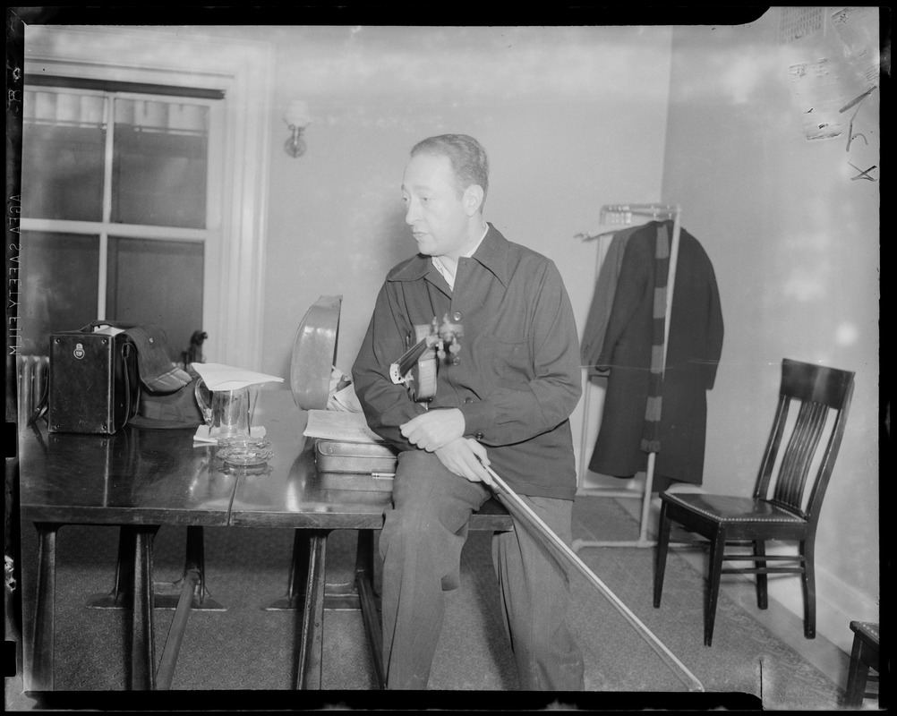Heifetz with his violin after the rehearsal at Symphony Hall - Digital ...