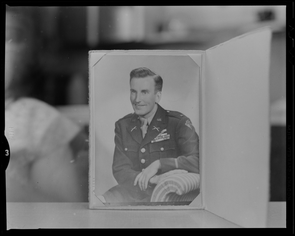 Formal portrait of Congressional Medal of Honor winner Lt. Edward ...