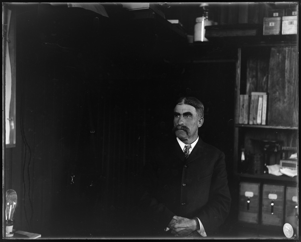 H.W. Sheldon in darkroom - Digital Commonwealth