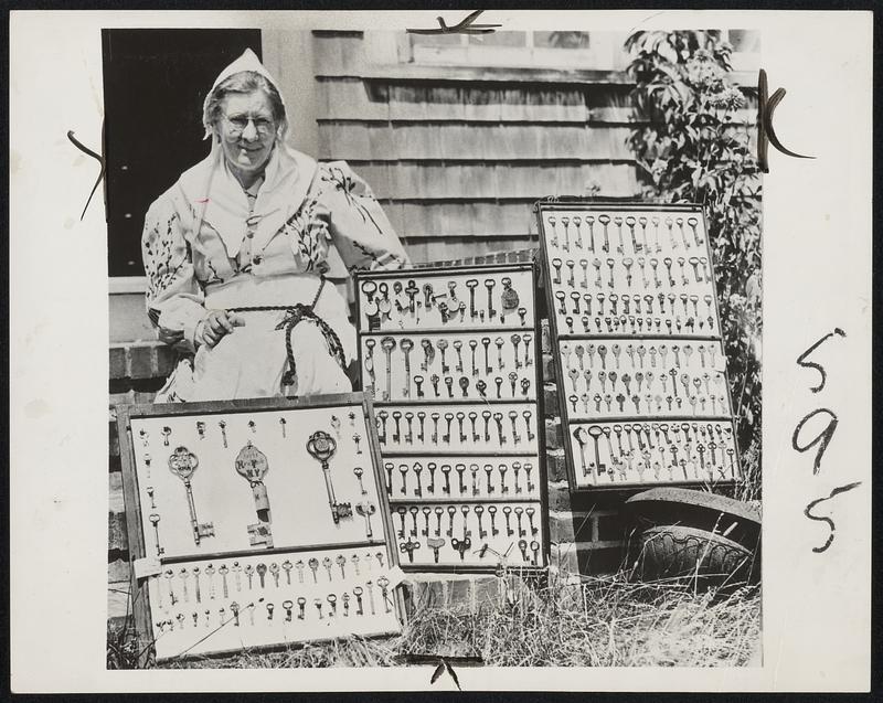 Key Collector. Halifax, Mass.- Miss Nettie F. Thomas with her ...