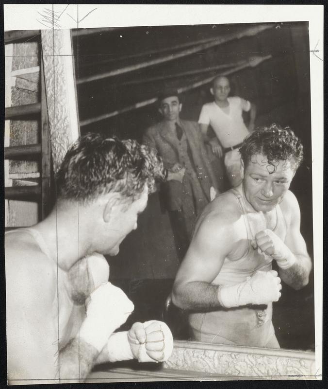 Through the Looking Glass-Lee Savold, heavyweight contender, is shown ...