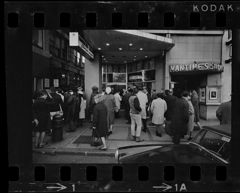 Crowd on sidewalk outside Vantine's Studio during Boston blackout ...